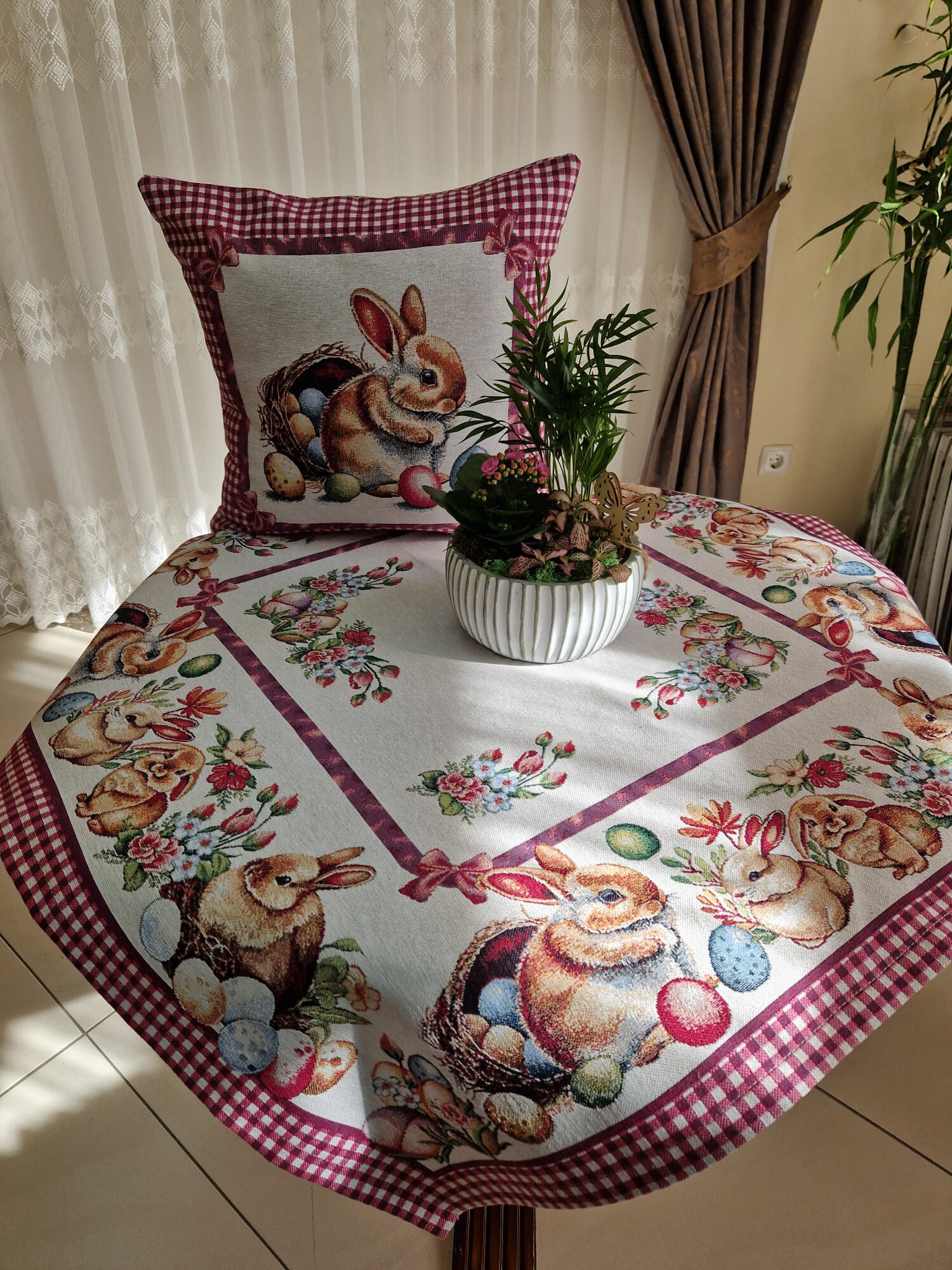 Fata de masa rotunda Iepuras Roz